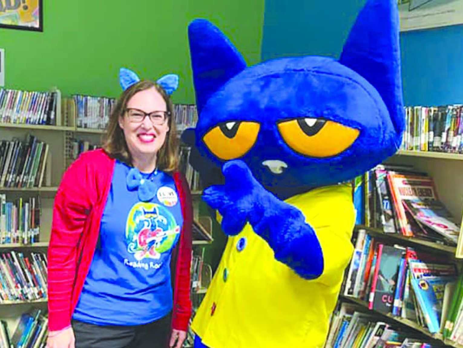 Pete the Cat visits library